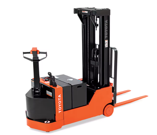 Walkie Stackers vs. Forklifts: What’s the Difference?